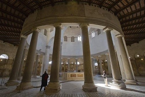 Santo Stefano Rotondo, una iglesia de planta circular : Sobre Roma